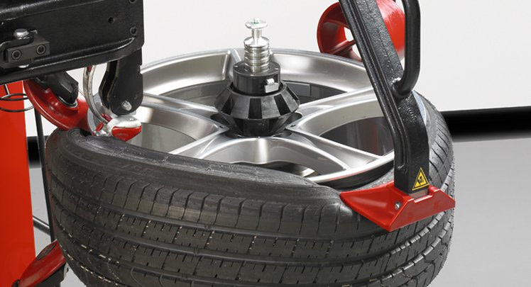 Hunter Revolution Automatic Tire Changer